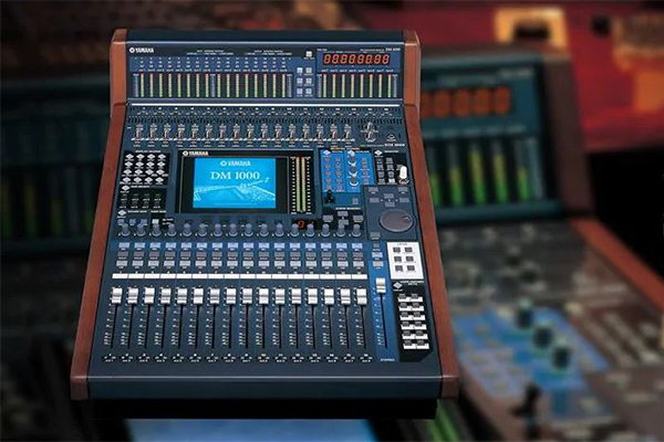 Mixer digital Yamaha DM1000VCM thiết bị trộn âm chuyên nghiệp
